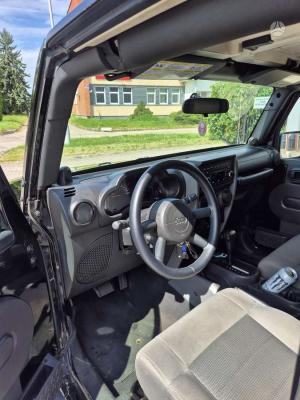 Melns Jeep Wrangler 2007 Marijampole, ar dzinēja tilpumu 2.78 L un nobraukumu 250 tūkst. km par 13000 €, foto 8 vietnē AUTOMOTO.COM.LV