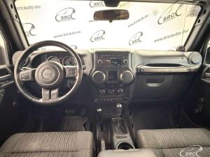 Black Jeep Wrangler 2011 in Vilnius, with an engine capacity of 3.78 L and mileage of 152 thousand km for 16900 €, photo 5 on AUTOMOTO.COM.LV