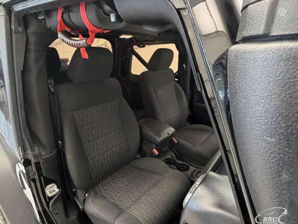 Melns Jeep Wrangler 2011 Viļņa, ar dzinēja tilpumu 3.78 L un nobraukumu 152 tūkst. km par 16900 €, foto 8 vietnē AUTOMOTO.COM.LV