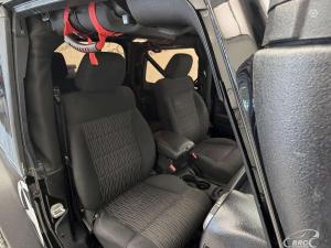 Black Jeep Wrangler 2011 in Vilnius, with an engine capacity of 3.78 L and mileage of 152 thousand km for 16900 €, photo 9 on AUTOMOTO.COM.LV