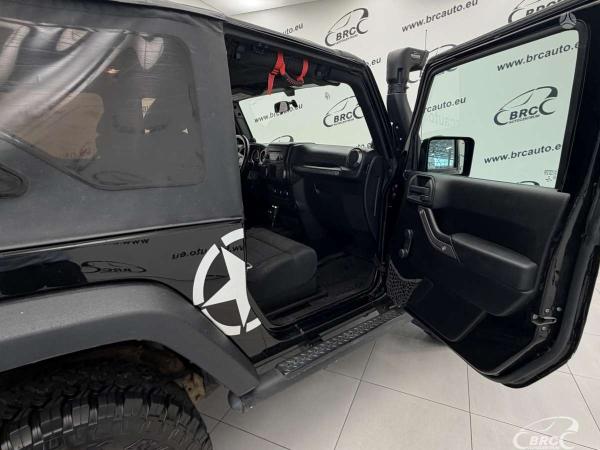 Melns Jeep Wrangler 2011 Viļņa, ar dzinēja tilpumu 3.78 L un nobraukumu 152 tūkst. km par 16900 €, foto 9 vietnē AUTOMOTO.COM.LV