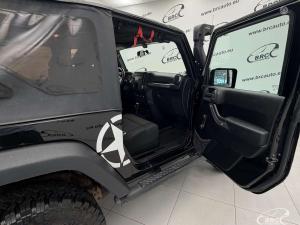 Black Jeep Wrangler 2011 in Vilnius, with an engine capacity of 3.78 L and mileage of 152 thousand km for 16900 €, photo 10 on AUTOMOTO.COM.LV