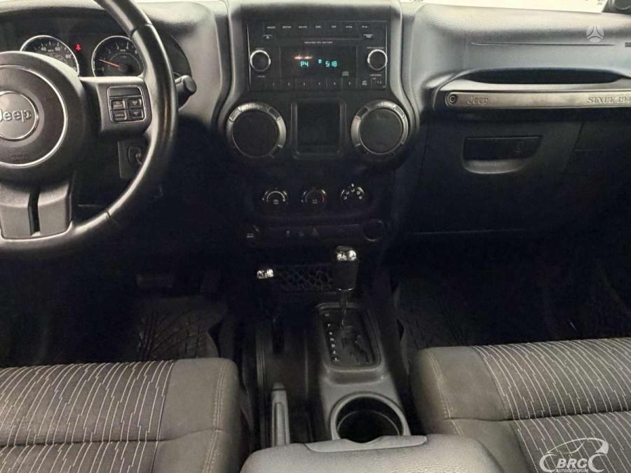 Black Jeep Wrangler 2011 in Vilnius, with an engine capacity of 3.78 L and mileage of 152 thousand km for 16900 €, photo 13 on AUTOMOTO.COM.LV
