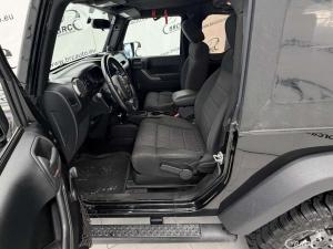 Black Jeep Wrangler 2011 in Vilnius, with an engine capacity of 3.78 L and mileage of 152 thousand km for 16900 €, photo 18 on AUTOMOTO.COM.LV