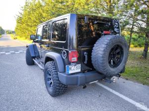 Black Jeep Wrangler 2011 in Vilnius, with an engine capacity of 3.80 L and mileage of 271 thousand km for 15900 €, photo 7 on AUTOMOTO.COM.LV