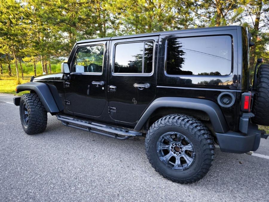 Black Jeep Wrangler 2011 in Vilnius, with an engine capacity of 3.80 L and mileage of 271 thousand km for 15900 €, photo 8 on AUTOMOTO.COM.LV