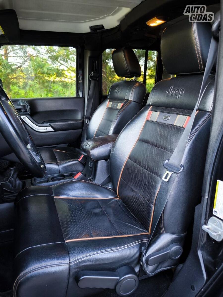 Black Jeep Wrangler 2011 in Vilnius, with an engine capacity of 3.80 L and mileage of 271 thousand km for 15900 €, photo 11 on AUTOMOTO.COM.LV