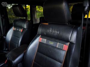 Black Jeep Wrangler 2011 in Vilnius, with an engine capacity of 3.80 L and mileage of 271 thousand km for 15900 €, photo 12 on AUTOMOTO.COM.LV