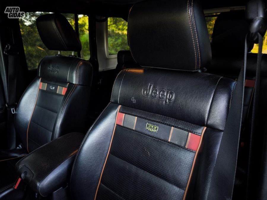 Black Jeep Wrangler 2011 in Vilnius, with an engine capacity of 3.80 L and mileage of 271 thousand km for 15900 €, photo 12 on AUTOMOTO.COM.LV