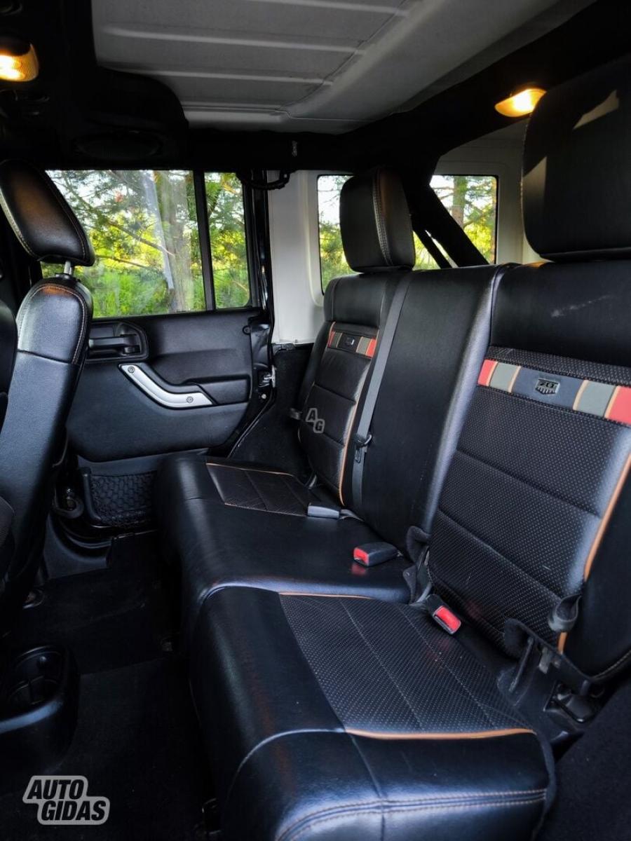 Black Jeep Wrangler 2011 in Vilnius, with an engine capacity of 3.80 L and mileage of 271 thousand km for 15900 €, photo 13 on AUTOMOTO.COM.LV