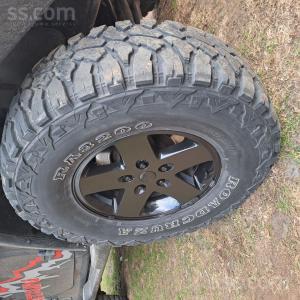 Black Jeep Wrangler 2012 in Riga, with an engine capacity of 2.80 L and mileage of 0 thousand km for 20950 €, photo 7 on AUTOMOTO.COM.LV