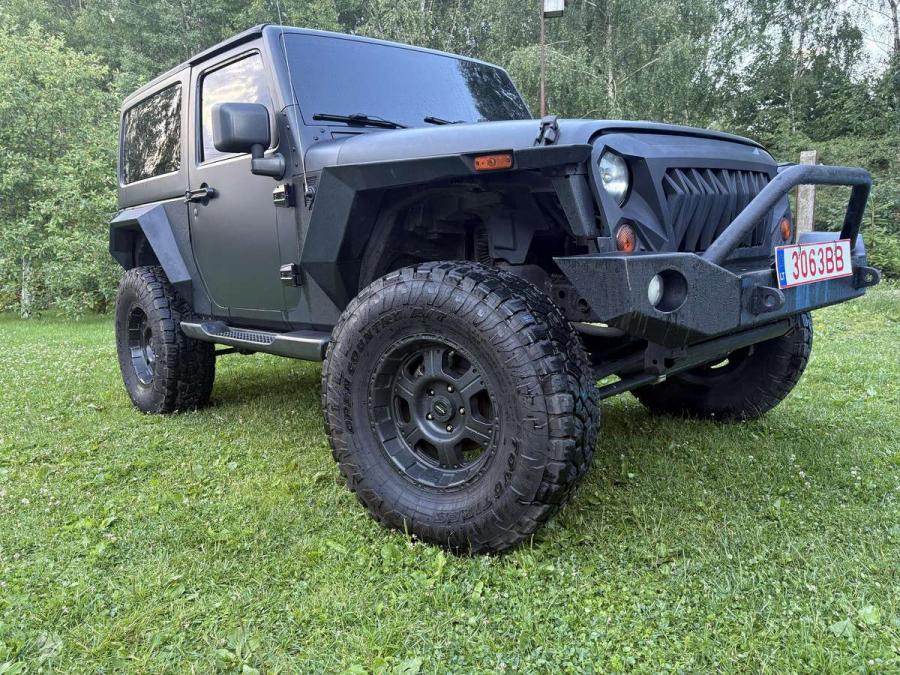 Black Jeep Wrangler 2012 in Vilnius, with an engine capacity of 3.60 L and mileage of 130 thousand km for 17500 €, photo 1 on AUTOMOTO.COM.LV