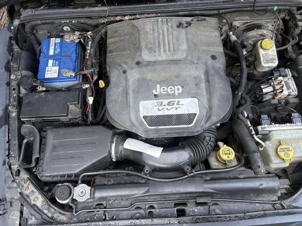Black Jeep Wrangler 2012 in Vilnius, with an engine capacity of 3.60 L and mileage of 130 thousand km for 17500 €, photo 5 on AUTOMOTO.COM.LV