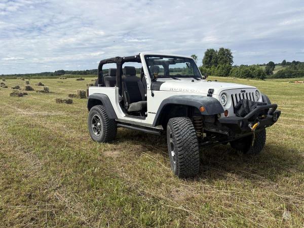 Black Jeep Wrangler 2012 in Vilnius, with an engine capacity of 3.60 L and mileage of 130 thousand km for 17500 €, photo 9 on AUTOMOTO.COM.LV