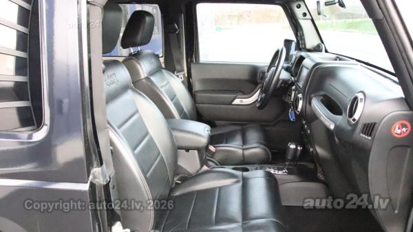 Melns Jeep Wrangler 2012 Tallina, ar dzinēja tilpumu 2.80 L un nobraukumu 132 tūkst. km par 25000 €, foto 9 vietnē AUTOMOTO.COM.LV