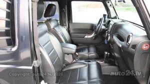 Melns Jeep Wrangler 2012 Tallina, ar dzinēja tilpumu 2.80 L un nobraukumu 132 tūkst. km par 25000 €, foto 10 vietnē AUTOMOTO.COM.LV