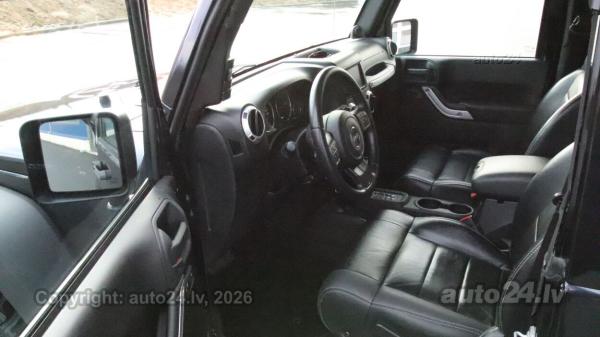 Melns Jeep Wrangler 2012 Tallina, ar dzinēja tilpumu 2.80 L un nobraukumu 132 tūkst. km par 25000 €, foto 10 vietnē AUTOMOTO.COM.LV