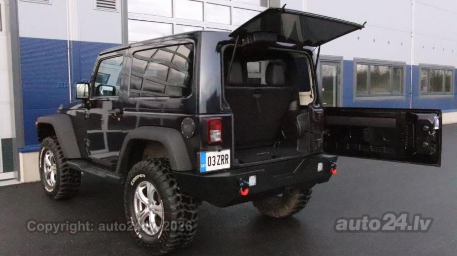 Melns Jeep Wrangler 2012 Tallina, ar dzinēja tilpumu 2.80 L un nobraukumu 132 tūkst. km par 25000 €, foto 13 vietnē AUTOMOTO.COM.LV