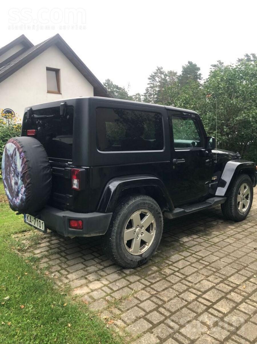 Black Jeep Wrangler 2012 in Riga, with an engine capacity of 2.80 L and mileage of 230 thousand km for 19880 €, photo 3 on AUTOMOTO.COM.LV