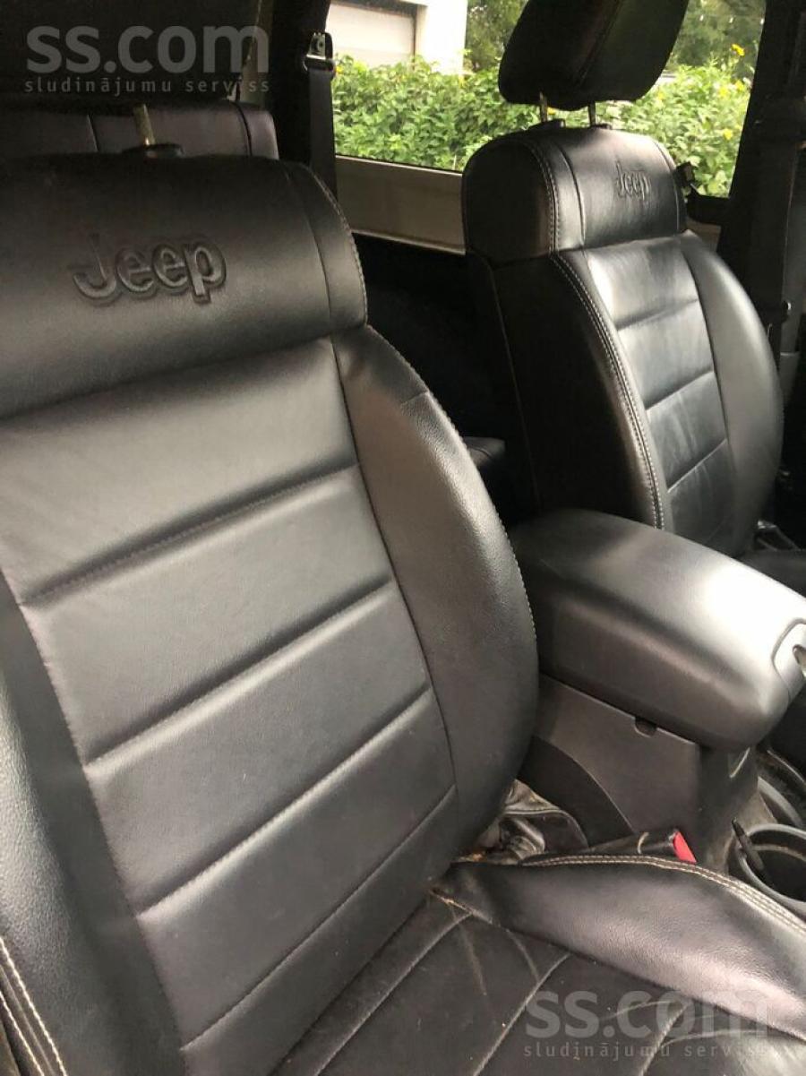 Black Jeep Wrangler 2012 in Riga, with an engine capacity of 2.80 L and mileage of 230 thousand km for 19880 €, photo 7 on AUTOMOTO.COM.LV