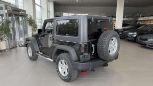 Melns Jeep Wrangler 2012 Marijampole, ar dzinēja tilpumu 3.60 L un nobraukumu 101 tūkst. km par 16999 €, foto 4 vietnē AUTOMOTO.COM.LV