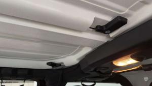 Melns Jeep Wrangler 2012 Marijampole, ar dzinēja tilpumu 3.60 L un nobraukumu 101 tūkst. km par 16999 €, foto 32 vietnē AUTOMOTO.COM.LV