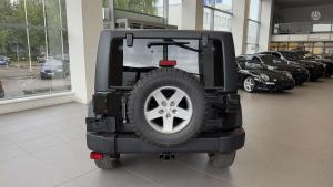 Melns Jeep Wrangler 2012 Marijampole, ar dzinēja tilpumu 3.60 L un nobraukumu 101 tūkst. km par 16999 €, foto 5 vietnē AUTOMOTO.COM.LV