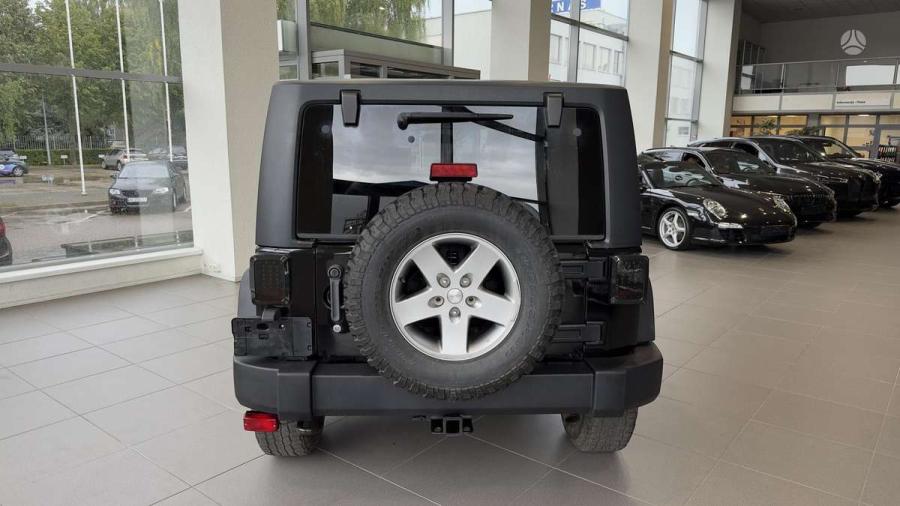 Melns Jeep Wrangler 2012 Marijampole, ar dzinēja tilpumu 3.60 L un nobraukumu 101 tūkst. km par 16999 €, foto 5 vietnē AUTOMOTO.COM.LV