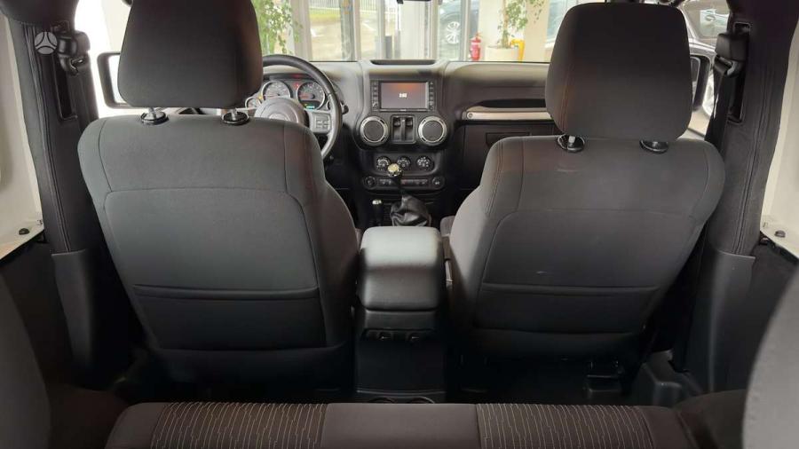 Melns Jeep Wrangler 2012 Marijampole, ar dzinēja tilpumu 3.60 L un nobraukumu 101 tūkst. km par 16999 €, foto 34 vietnē AUTOMOTO.COM.LV