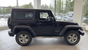 Melns Jeep Wrangler 2012 Marijampole, ar dzinēja tilpumu 3.60 L un nobraukumu 101 tūkst. km par 16999 €, foto 7 vietnē AUTOMOTO.COM.LV