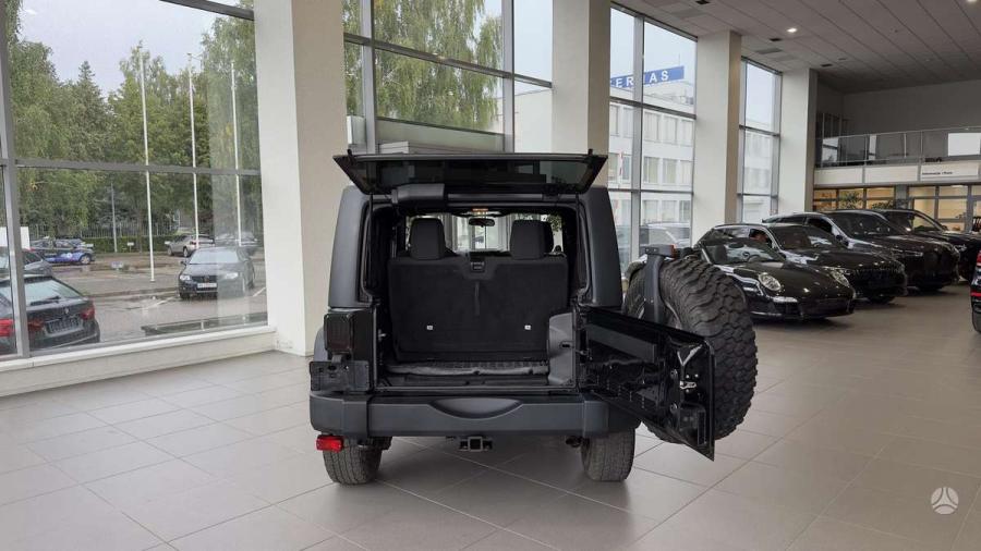 Melns Jeep Wrangler 2012 Marijampole, ar dzinēja tilpumu 3.60 L un nobraukumu 101 tūkst. km par 16999 €, foto 12 vietnē AUTOMOTO.COM.LV