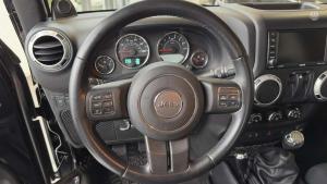 Melns Jeep Wrangler 2012 Marijampole, ar dzinēja tilpumu 3.60 L un nobraukumu 101 tūkst. km par 16999 €, foto 16 vietnē AUTOMOTO.COM.LV