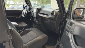 Melns Jeep Wrangler 2012 Marijampole, ar dzinēja tilpumu 3.60 L un nobraukumu 101 tūkst. km par 16999 €, foto 22 vietnē AUTOMOTO.COM.LV