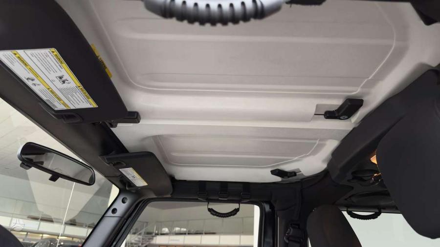 Melns Jeep Wrangler 2012 Marijampole, ar dzinēja tilpumu 3.60 L un nobraukumu 101 tūkst. km par 16999 €, foto 27 vietnē AUTOMOTO.COM.LV