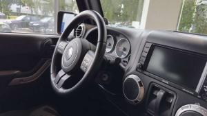 Melns Jeep Wrangler 2012 Marijampole, ar dzinēja tilpumu 3.60 L un nobraukumu 101 tūkst. km par 16999 €, foto 39 vietnē AUTOMOTO.COM.LV