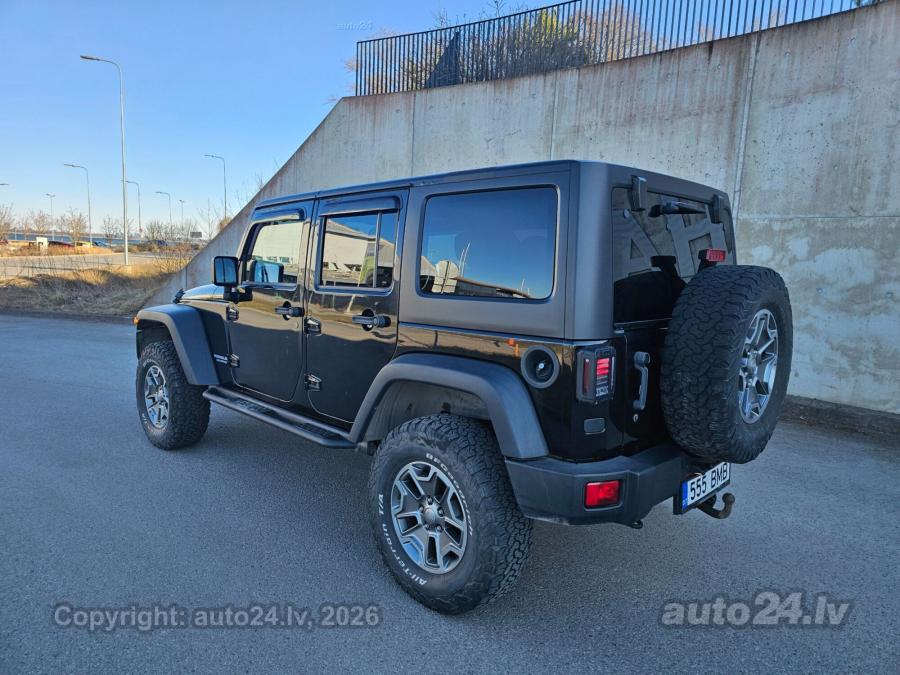 Black Jeep Wrangler 2013 in Tallinn, with an engine capacity of 2.80 L and mileage of 112 thousand km for 25900 €, photo 4 on AUTOMOTO.COM.LV