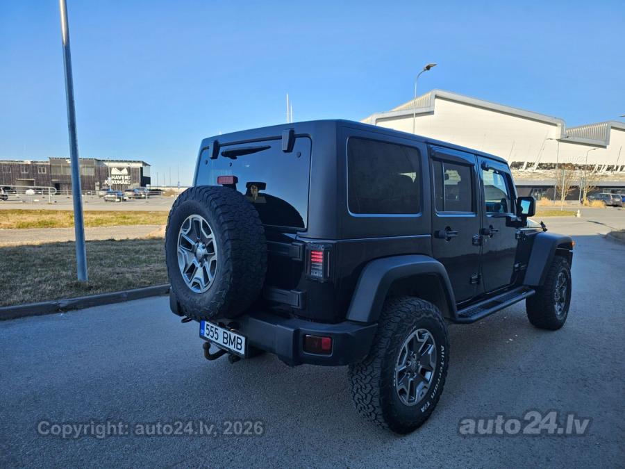 Black Jeep Wrangler 2013 in Tallinn, with an engine capacity of 2.80 L and mileage of 112 thousand km for 25900 €, photo 6 on AUTOMOTO.COM.LV