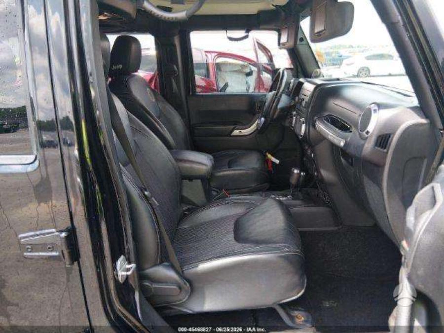 Black Jeep Wrangler 2013 in Klaipeda, with an engine capacity of 3.60 L and mileage of 206 thousand km for 13200 €, photo 8 on AUTOMOTO.COM.LV
