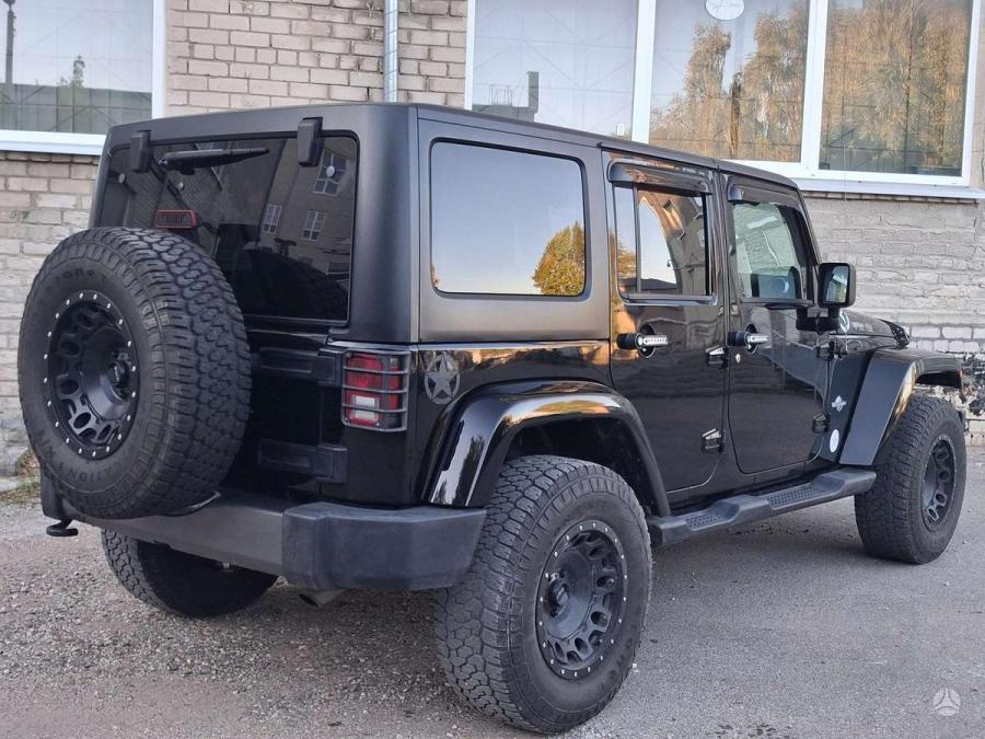 Black Jeep Wrangler 2013 in Klaipeda, with an engine capacity of 3.60 L and mileage of 206 thousand km for 12200 €, photo 8 on AUTOMOTO.COM.LV