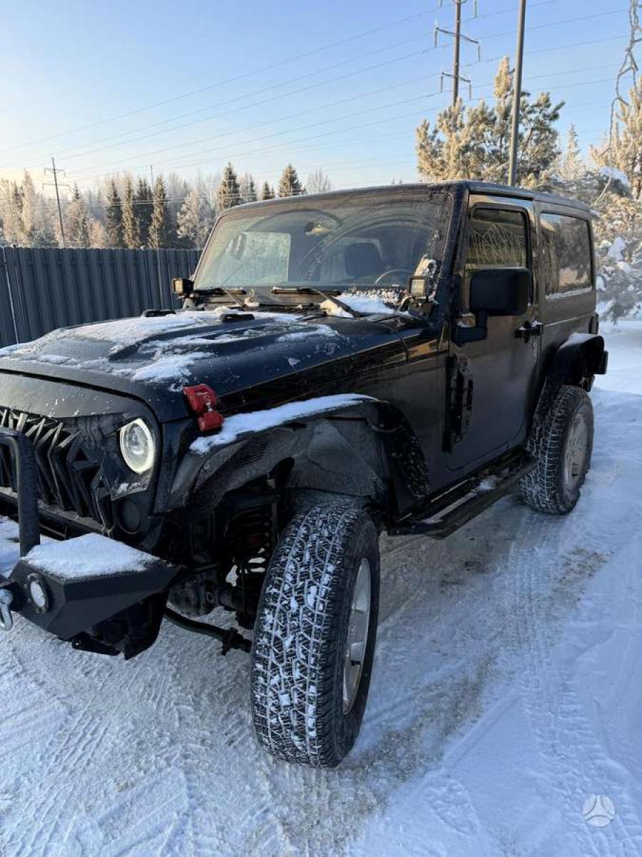 Melns Jeep Wrangler 2014 Viļņa, ar dzinēja tilpumu 3.60 L un nobraukumu 113 tūkst. km par 16500 €, foto 3 vietnē AUTOMOTO.COM.LV