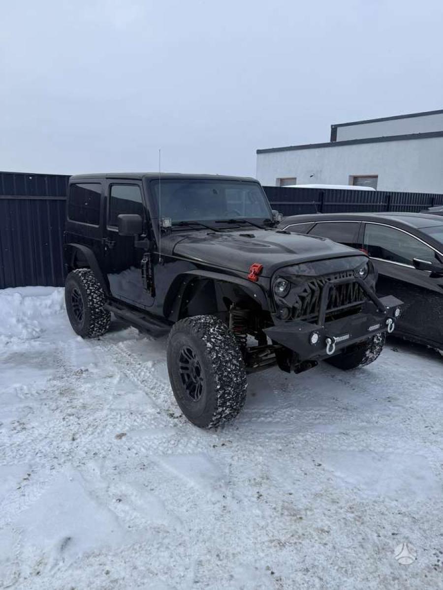 Melns Jeep Wrangler 2014 Viļņa, ar dzinēja tilpumu 3.60 L un nobraukumu 113 tūkst. km par 16500 €, foto 4 vietnē AUTOMOTO.COM.LV