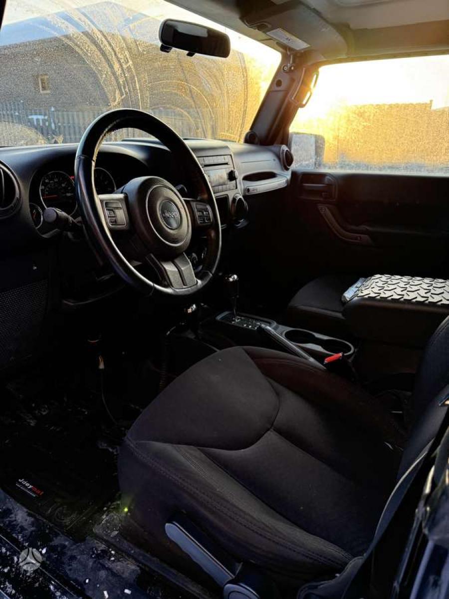 Melns Jeep Wrangler 2014 Viļņa, ar dzinēja tilpumu 3.60 L un nobraukumu 113 tūkst. km par 16500 €, foto 10 vietnē AUTOMOTO.COM.LV