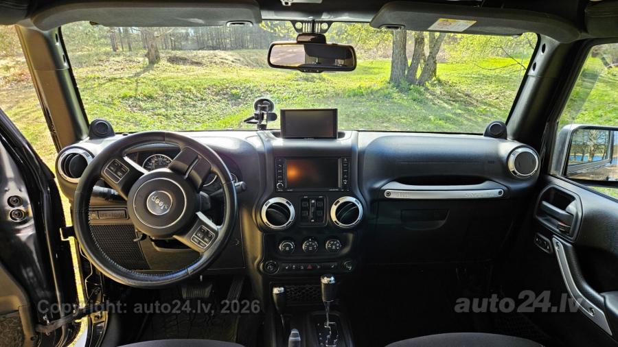 Melns Jeep Wrangler 2014 Tallina, ar dzinēja tilpumu 2.80 L un nobraukumu 139 tūkst. km par 24900 €, foto 13 vietnē AUTOMOTO.COM.LV