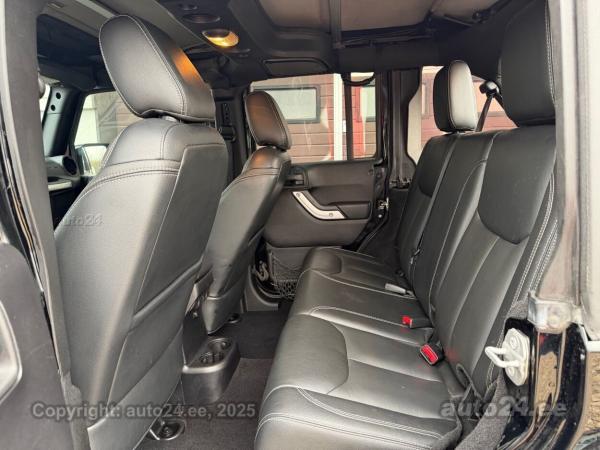 Melns Jeep Wrangler 2015 Veru, ar dzinēja tilpumu 3.60 L un nobraukumu 116 tūkst. km par 18390 €, foto 11 vietnē AUTOMOTO.COM.LV