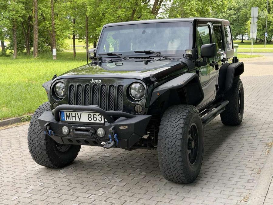 Black Jeep Wrangler 2016 in Kaunas, with an engine capacity of 3.60 L and mileage of 190 thousand km for 17600 €, photo 1 on AUTOMOTO.COM.LV