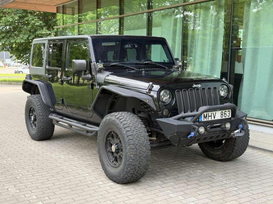 Black Jeep Wrangler 2016 in Kaunas, with an engine capacity of 3.60 L and mileage of 190 thousand km for 17600 €, photo 3 on AUTOMOTO.COM.LV