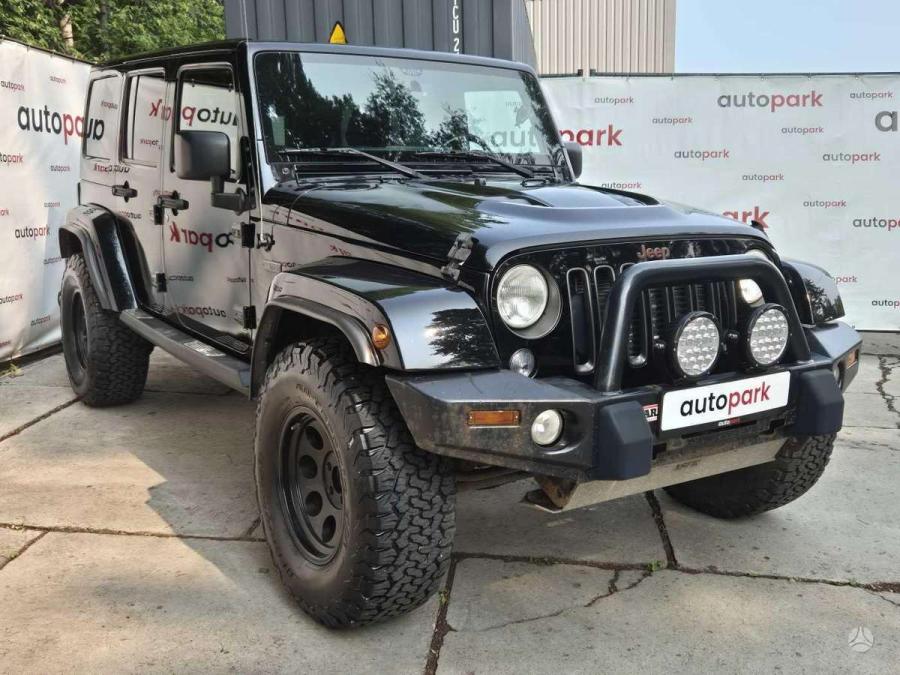 Black Jeep Wrangler 2017 in Vilnius, with an engine capacity of 2.78 L and mileage of 112 thousand km for 20900 €, photo 3 on AUTOMOTO.COM.LV