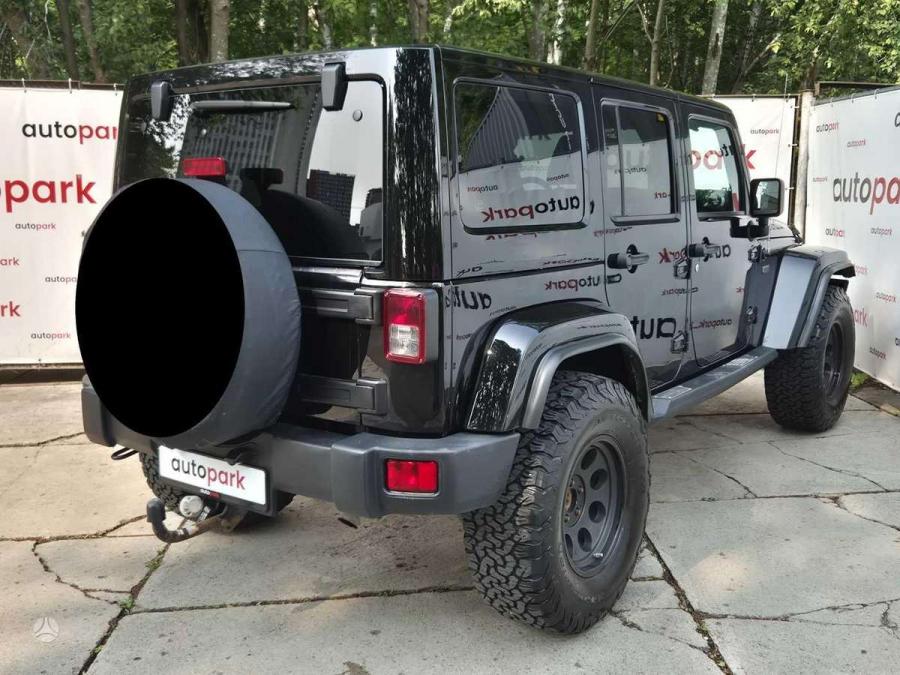 Black Jeep Wrangler 2017 in Vilnius, with an engine capacity of 2.78 L and mileage of 112 thousand km for 20900 €, photo 5 on AUTOMOTO.COM.LV