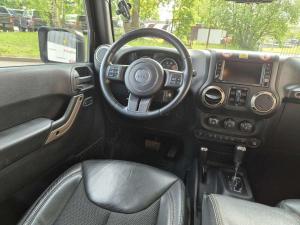 Black Jeep Wrangler 2017 in Vilnius, with an engine capacity of 2.78 L and mileage of 112 thousand km for 20900 €, photo 7 on AUTOMOTO.COM.LV