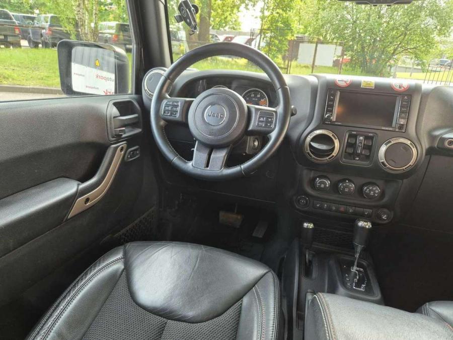 Black Jeep Wrangler 2017 in Vilnius, with an engine capacity of 2.78 L and mileage of 112 thousand km for 20900 €, photo 7 on AUTOMOTO.COM.LV